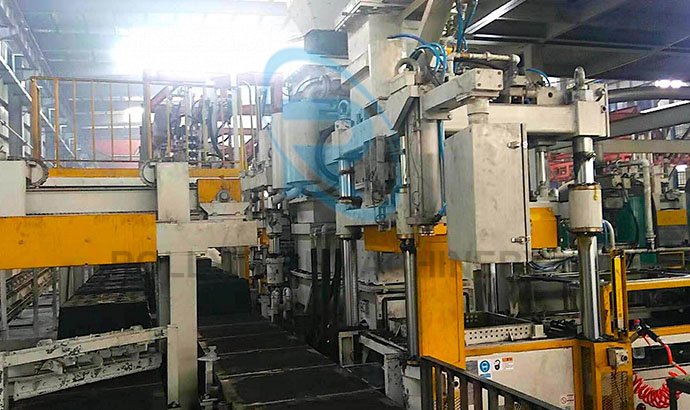 Flaskless molding machine