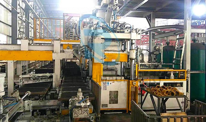 Flaskless molding machine